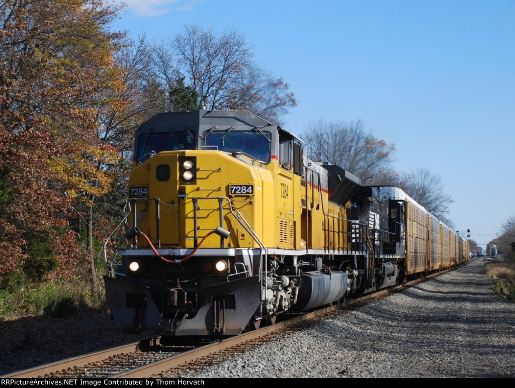 NS M9G heads west off Main 1 after holding for four eastbound trains